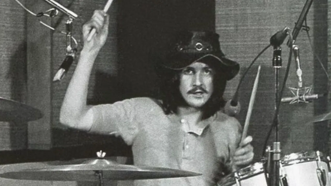 Ce jour où : le batteur légendaire de Led Zeppelin John Bonham meurt ...