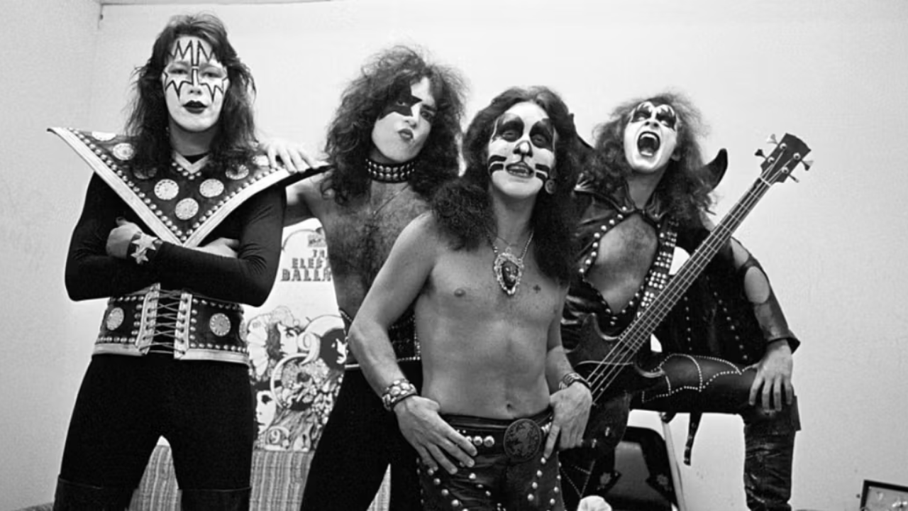 Gene Simmons, du groupe KISS, dénigre Peter Criss : « Il n'a pas écrit ...