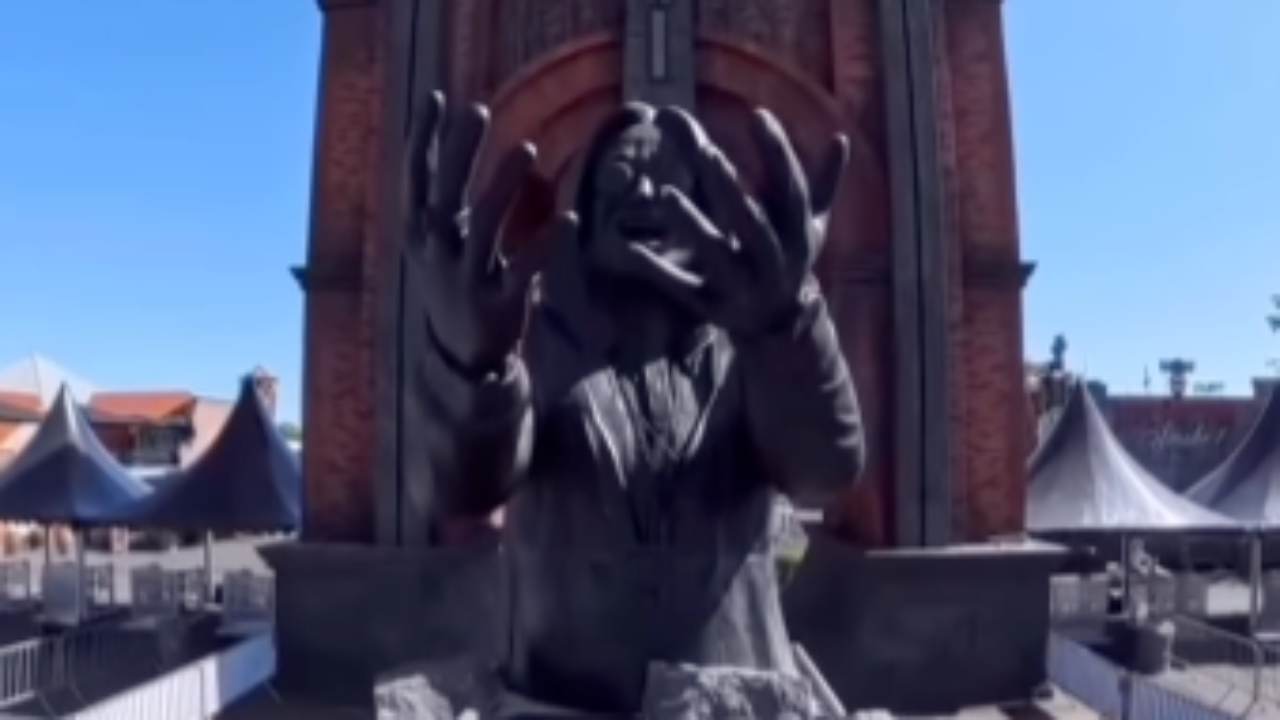 Hellfest 2026 : La statue d'Ozzy Osbourne est arrivé et Sharon Osbourne ...
