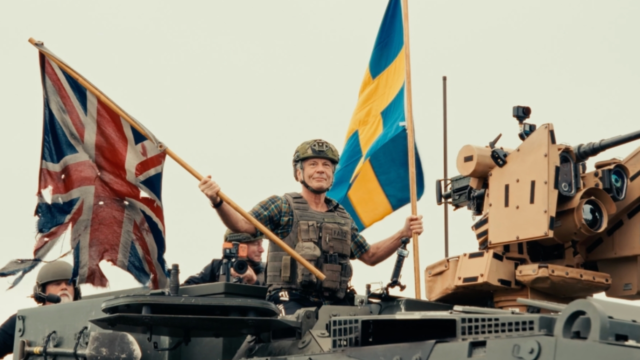 Insolite : Bruce Dickinson débarque en char d’assaut avant le concert d ...