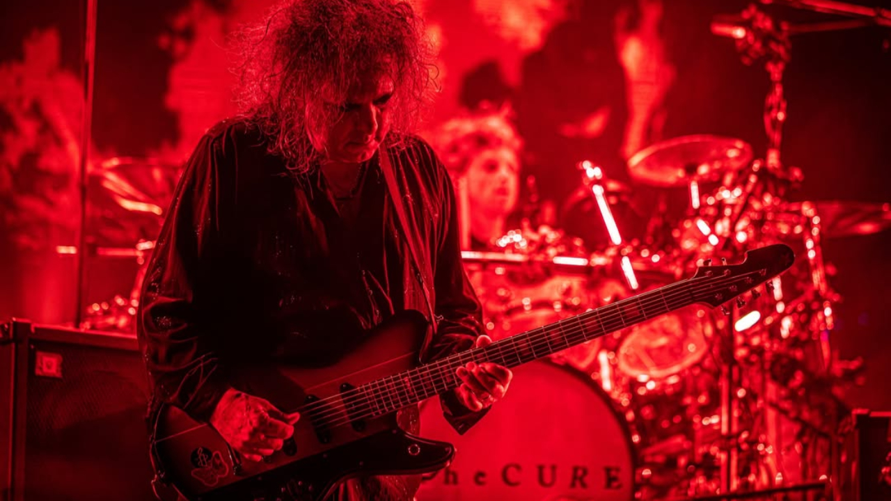 The Cure : Le groupe fête les 66 ans de Robert Smith avec une grosse ...