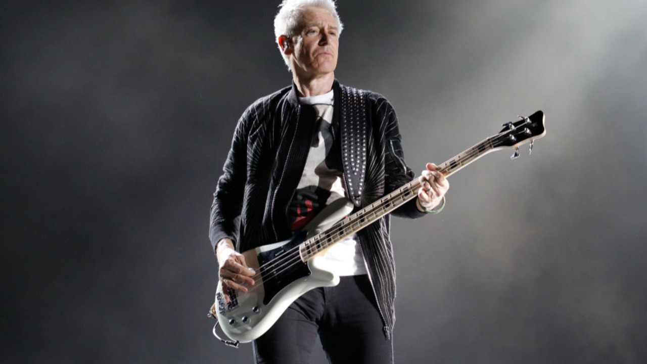 U2 : Ce jour où Adam Clayton rate un concert en ayant… trop bu